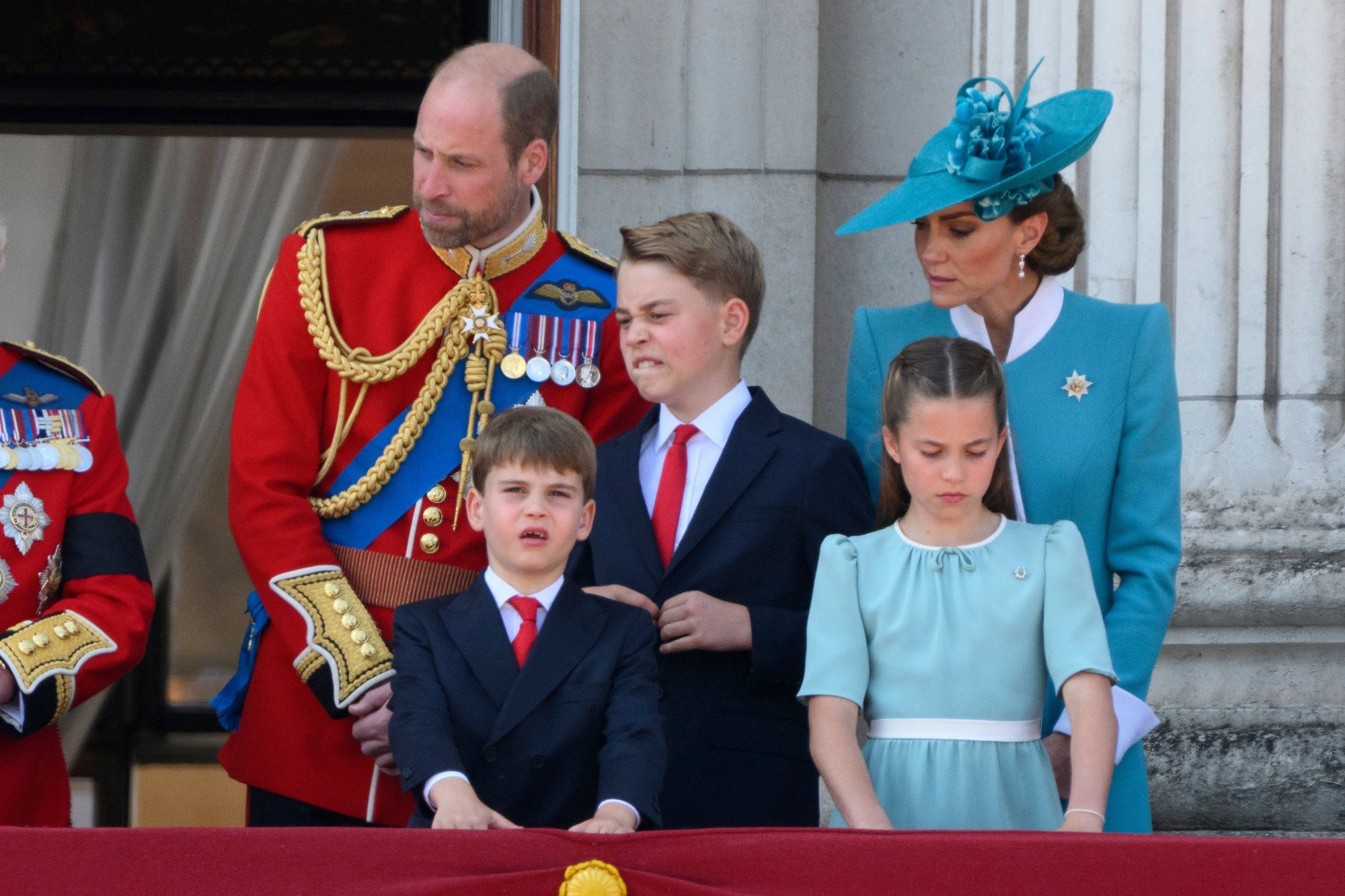 Berniukai liks berniukais: išdavė, ką šnabždėjosi princai Louisas ir ...