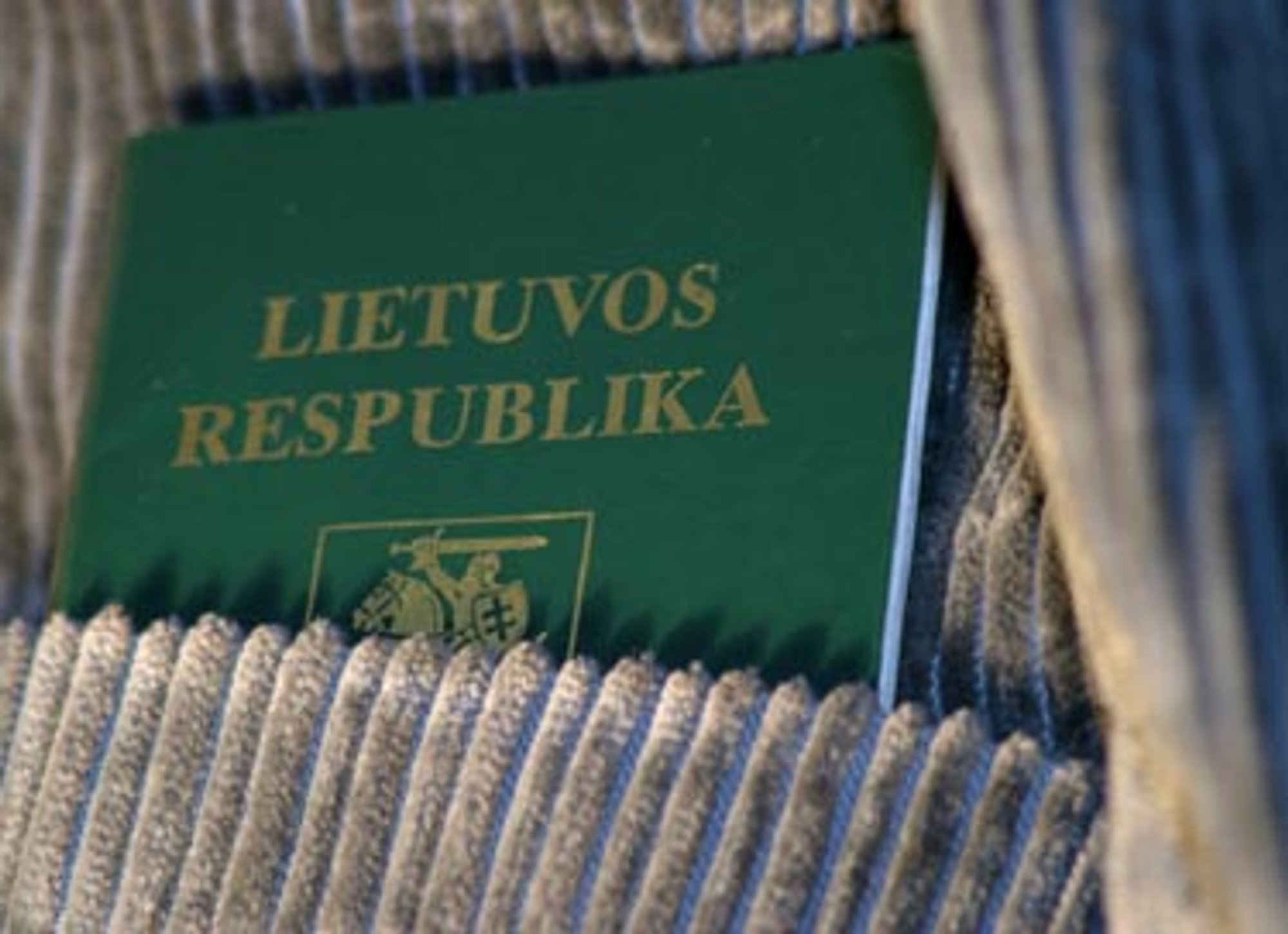 Notaras pataria: nauja nepilnamečių išvykų į užsienį tvarka - Delfi