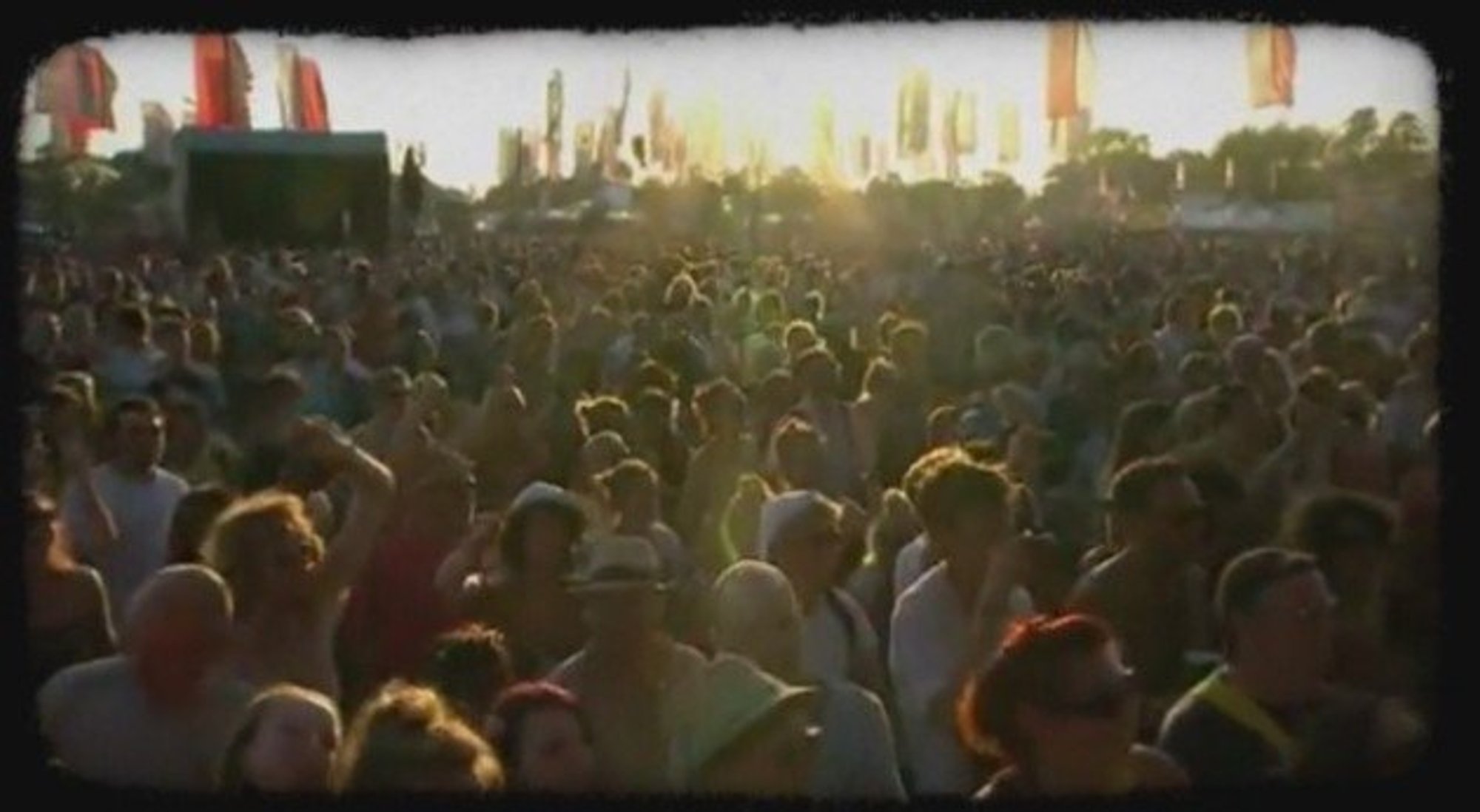 Per Jonines Vilniaus Naujamiesčio teritorijoje stogą kels „Loftas Fest“ - Delfi video