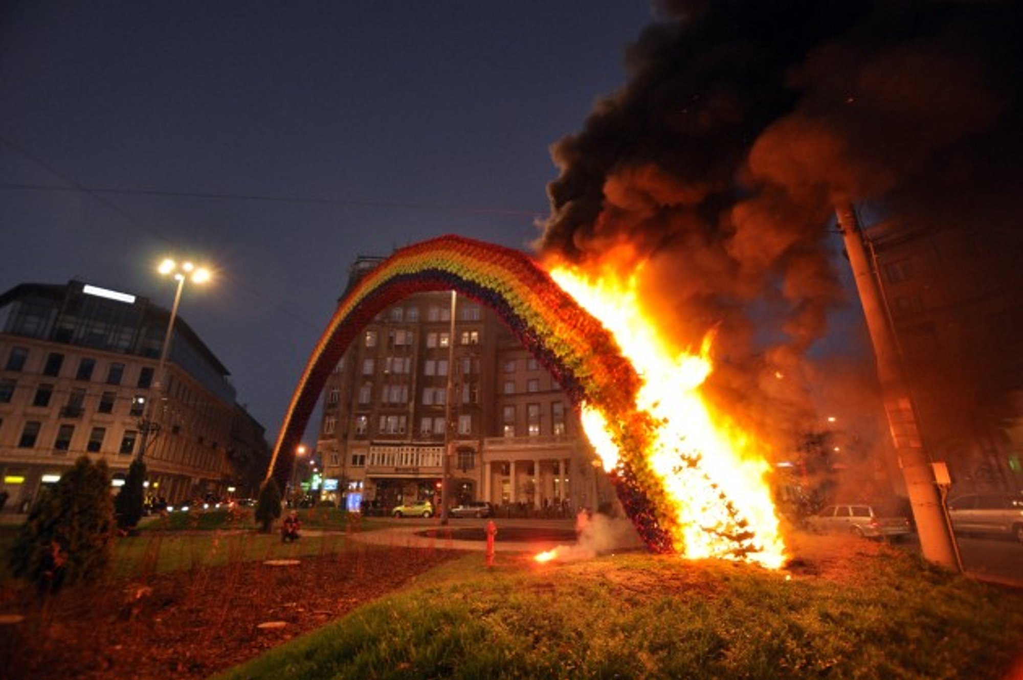 Spalona tęcza odżywa - Delfi PL