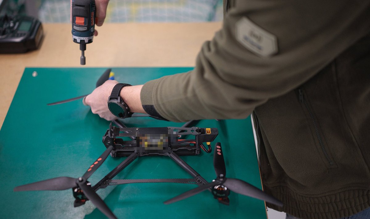 RSI Europe dronus ukrainiečiams gamins tūkstančiais - Delfi saugu