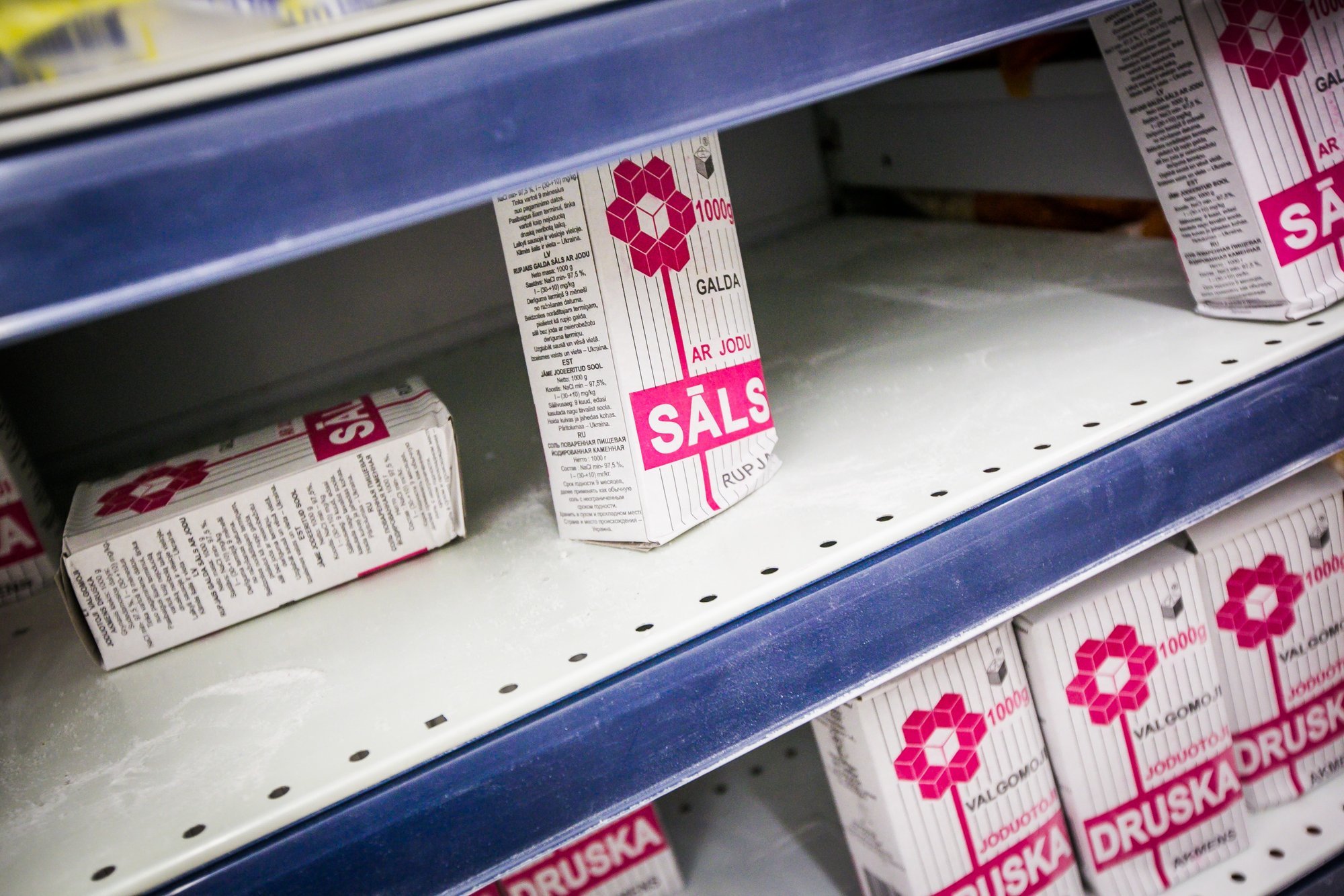 Parduotuvėse iššluota joduota druska, o vaistinėse – skystas jodas ...