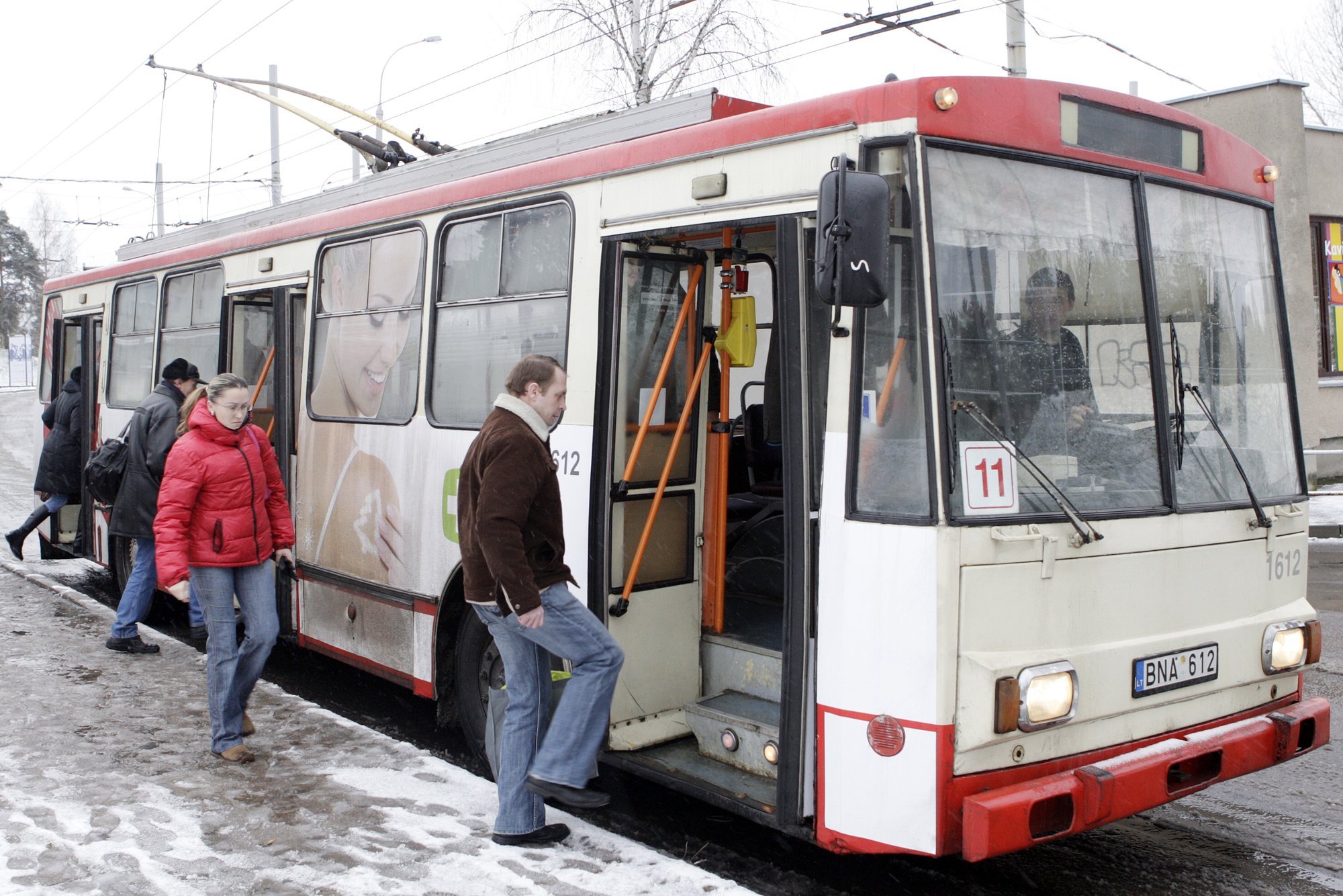 Kai troleibusai „pračiuožia“ - Delfi kartu