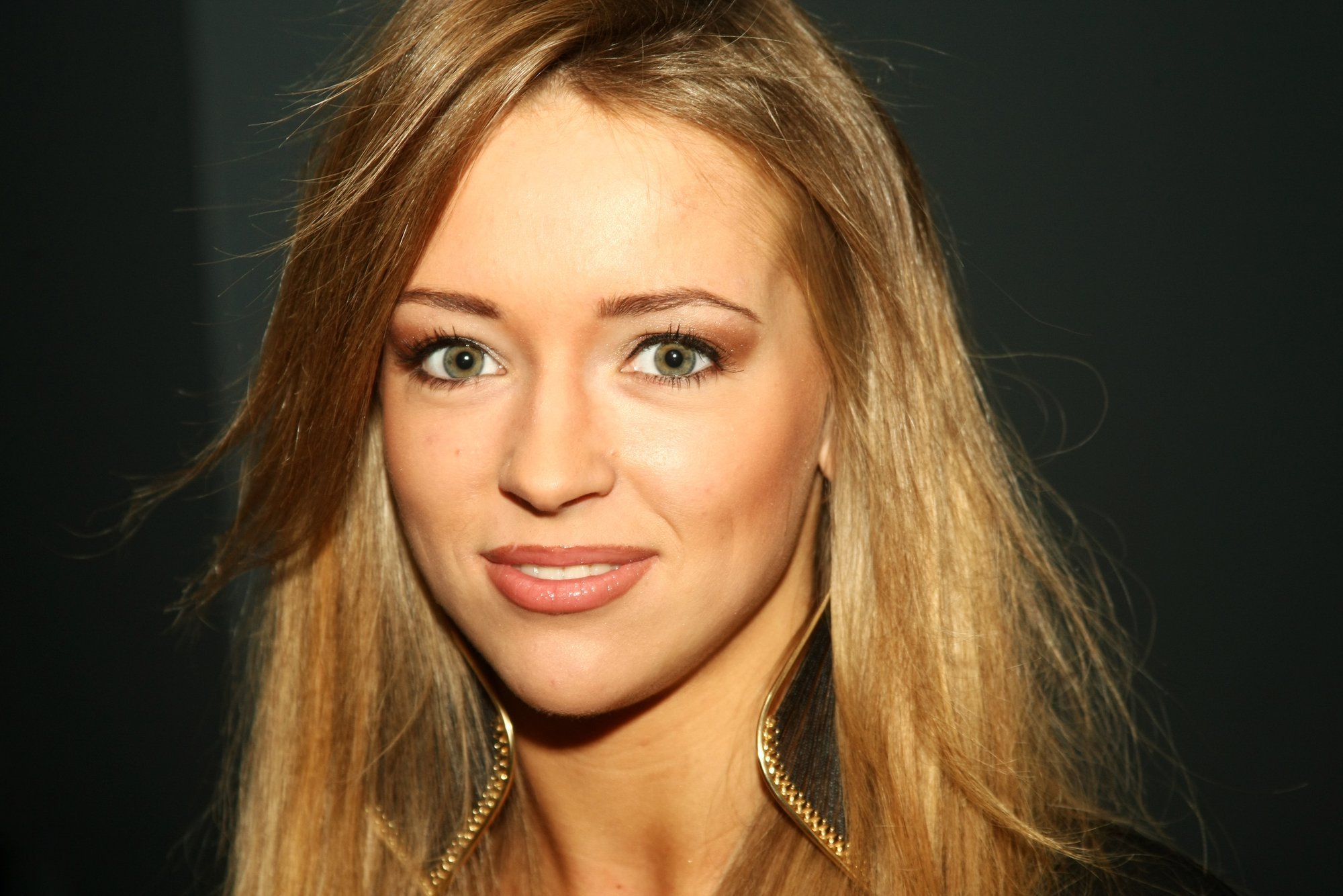 Į 2015-uosius Monika Šalčiūtė įžengė pasipuošusi efektinga suknele su ...