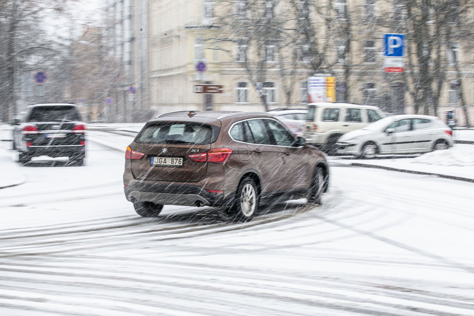 Draudikai perspėjo: kovo mėnesį vairuotojams keliuose svarbiausias turi ...