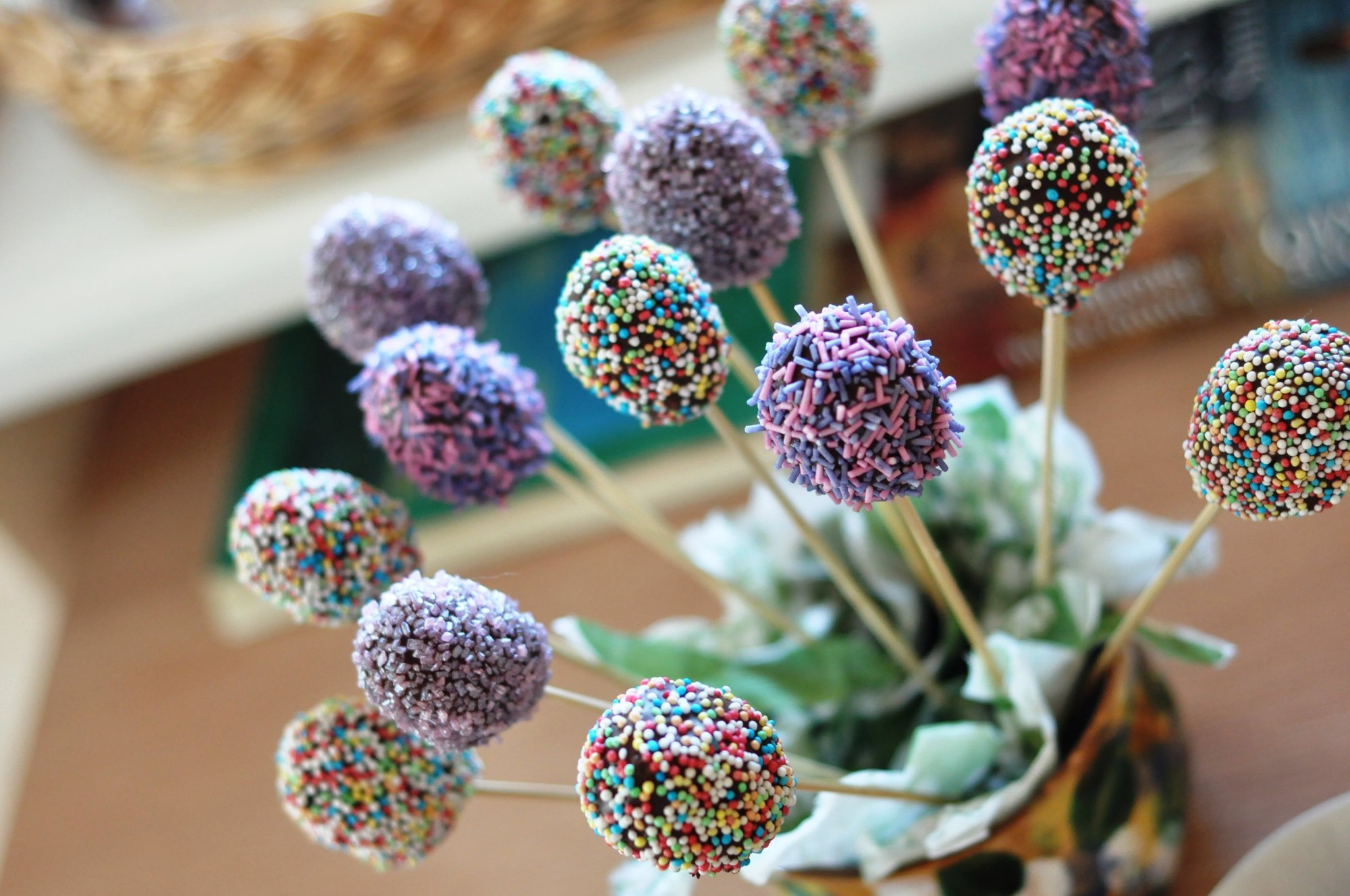 Velykiniai „cake pops“ - Delfi gyvenimas