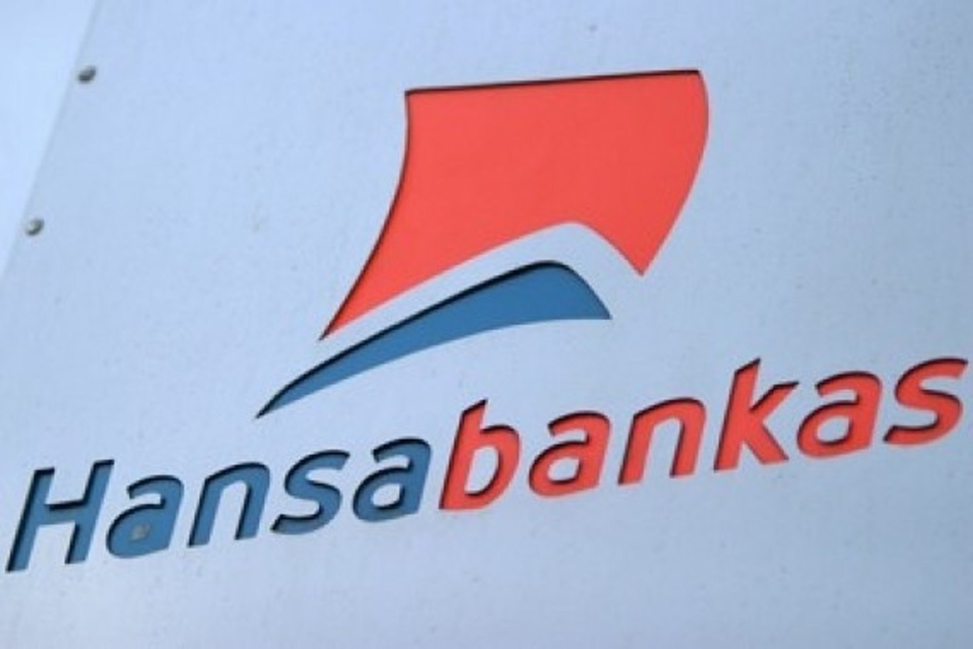 Bankas „Hansabankas“ keičia juridinį pavadinimą į „Swedbank“ - Delfi ...