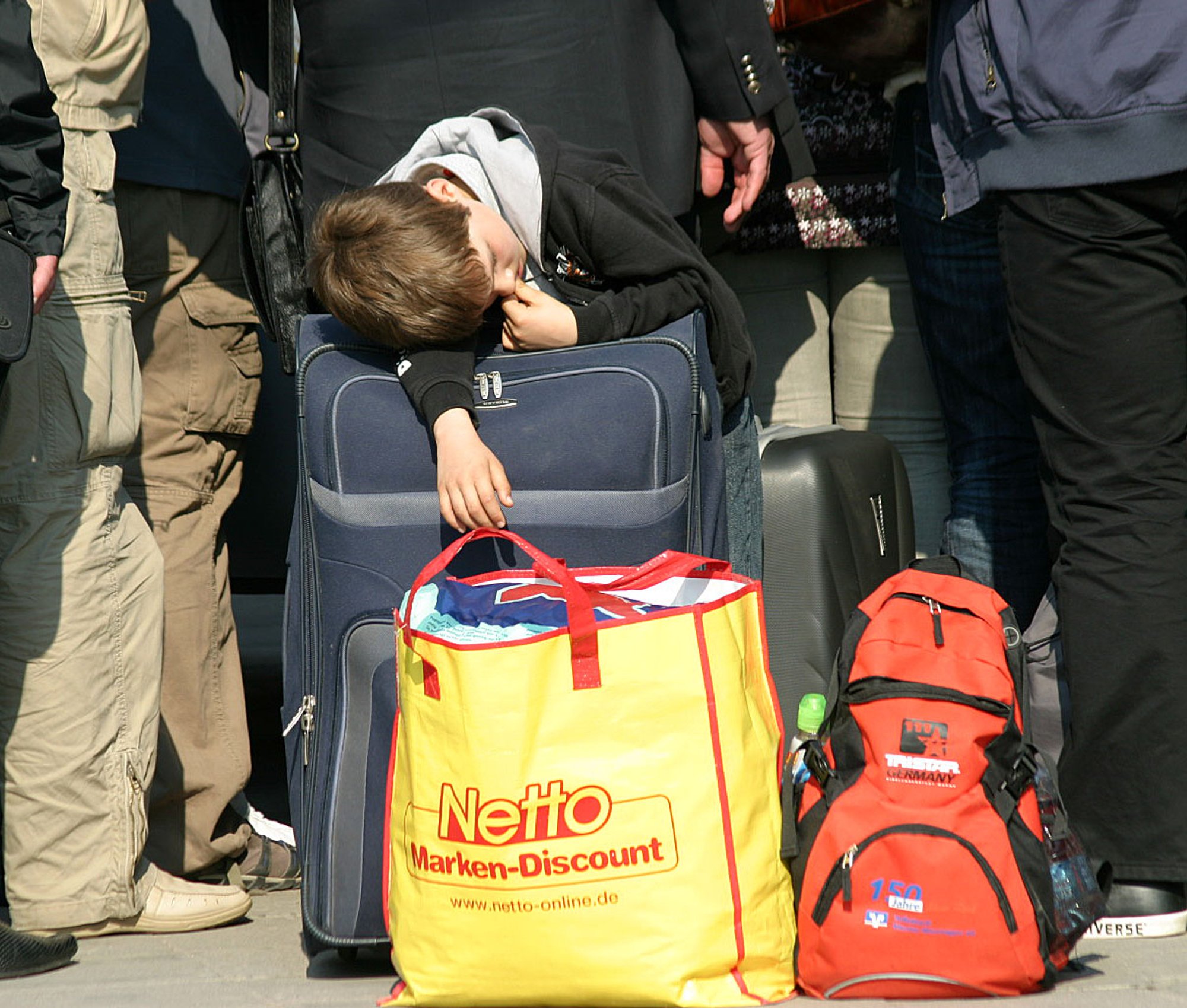 Rugpjūtį - rekordinė emigracija iš Latvijos - Delfi