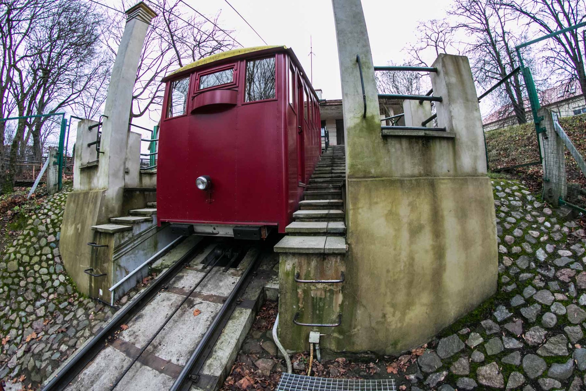 Istorinis funikulierius 80-metį pasitinka paroda ir aptrupėjusiomis ...