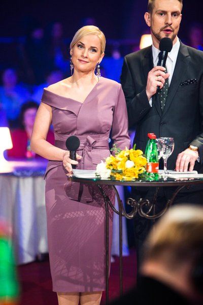 Elegantiška I. Jankauskaitės suknia prikaustė susirinkusiųjų žvilgsnius - Delfi veidai