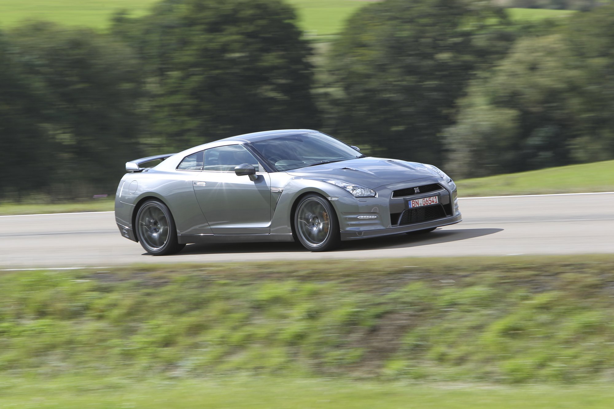 „Nissan“ patobulino galingąjį GT-R iki 550 AG - Delfi auto