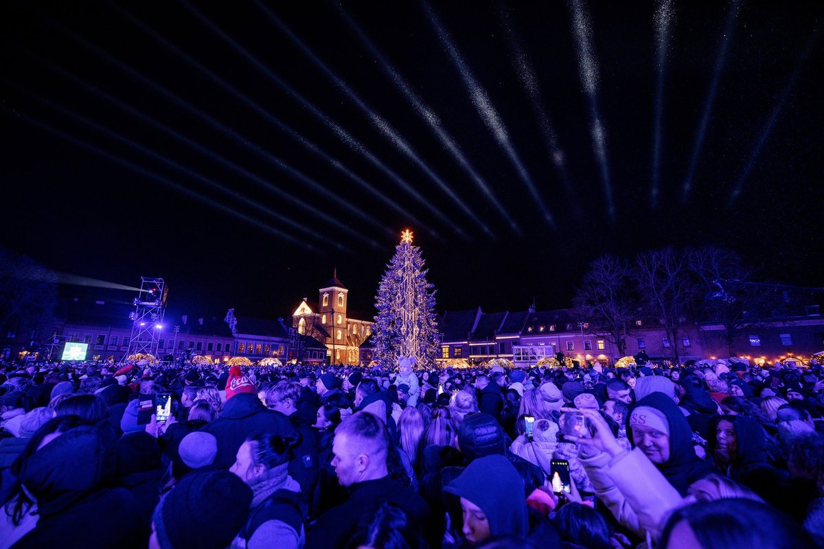 Зажглись огни на первой рождественской елке в Литве - Delfi RU