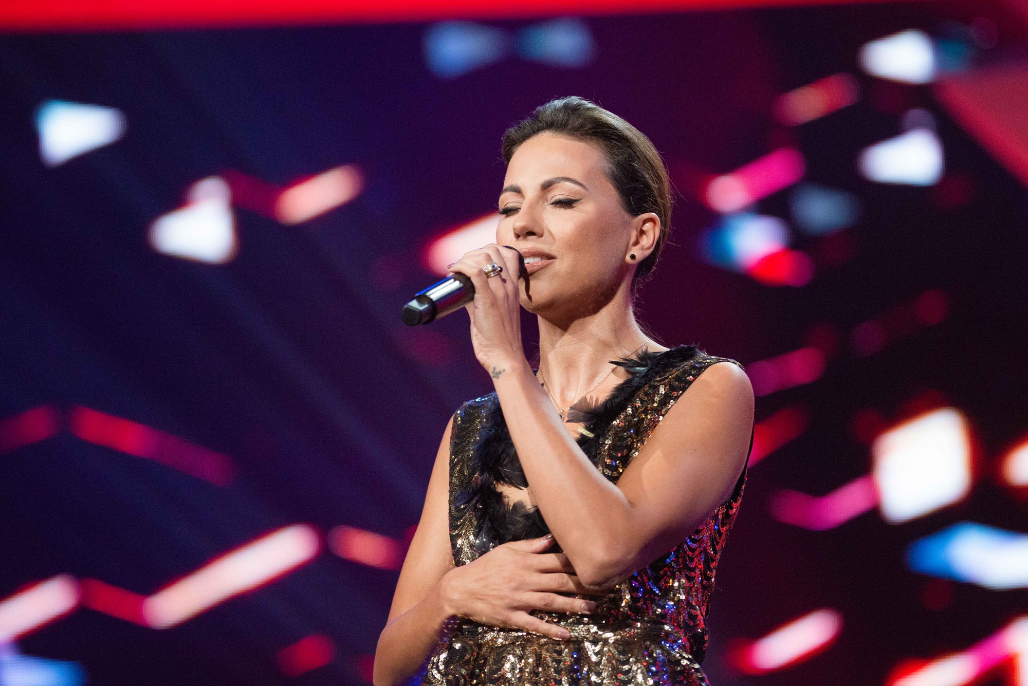 Muzikiniame šou dalyvaujanti Julija Žižė dainą skirs mirusiai mamai ...