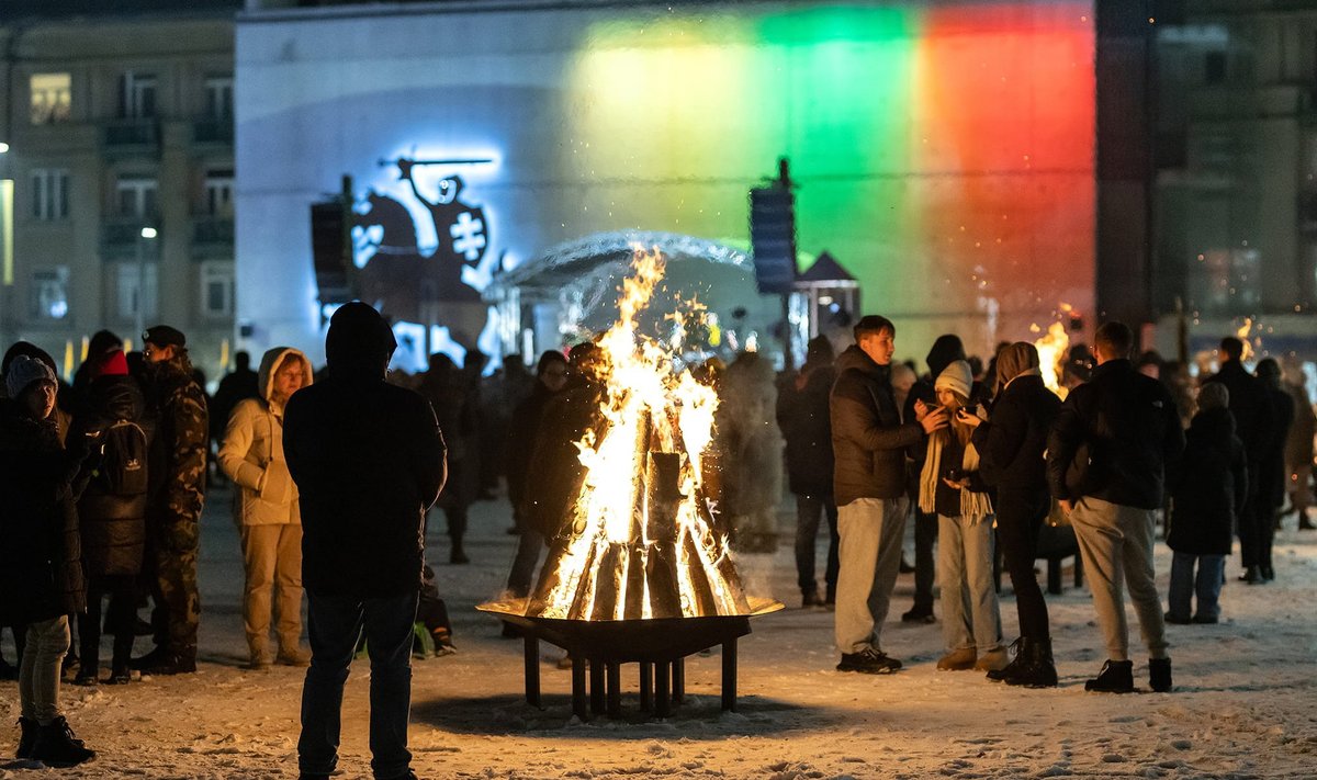 Tylos minutė laisvei: Sausio 13-osios 35-mečio minėjimas Šiauliuose ...