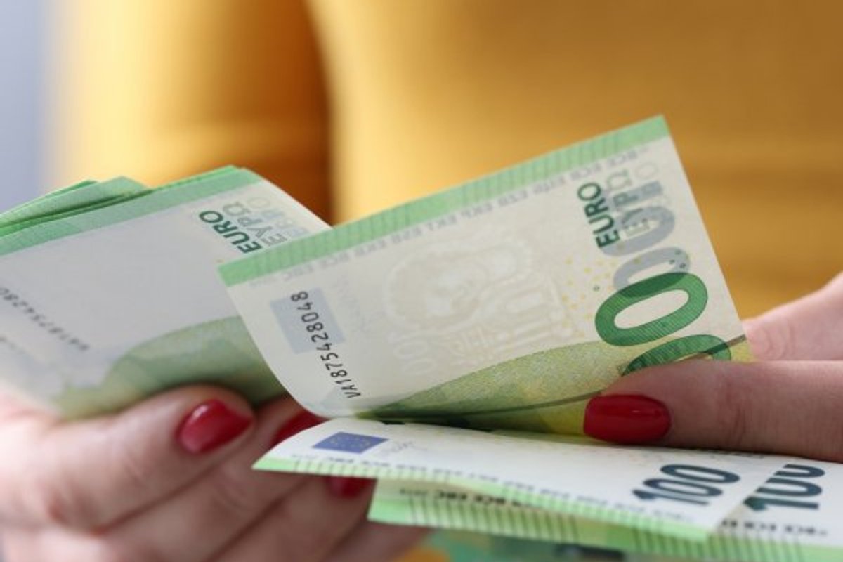 Средняя зарплата в Литве выросла на 8% и достигла 2 400 евро - Delfi RU