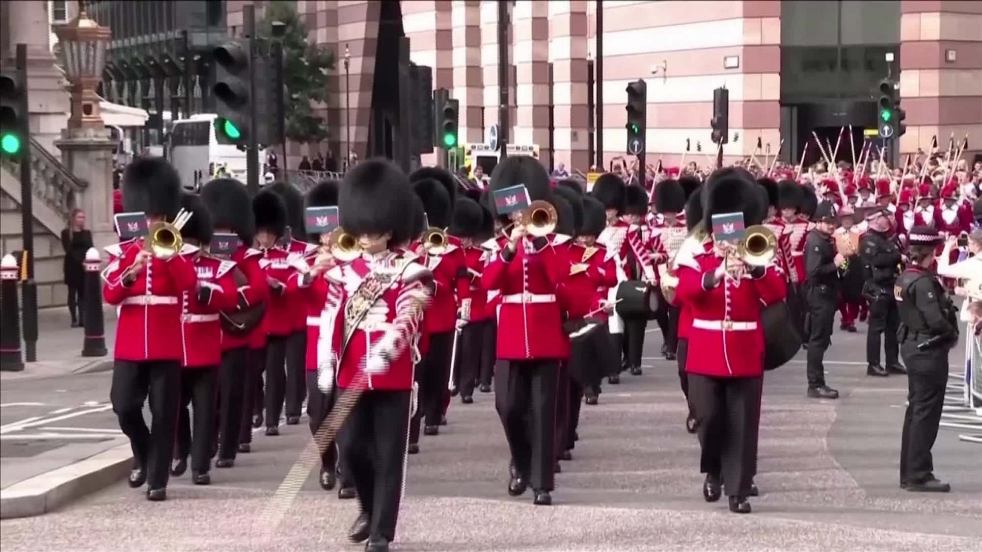 Dieve, saugok Karalių: iš rūmų balkono perskaityta oficiali Karolio III ...