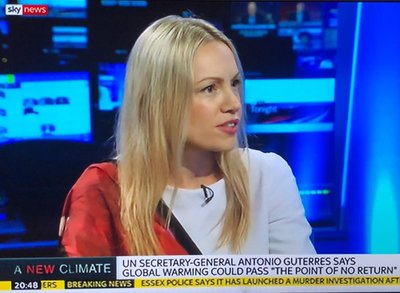 Į britų aukštuomenę įsiliejusi ir savo pasiekimais stebinanti Laura ...