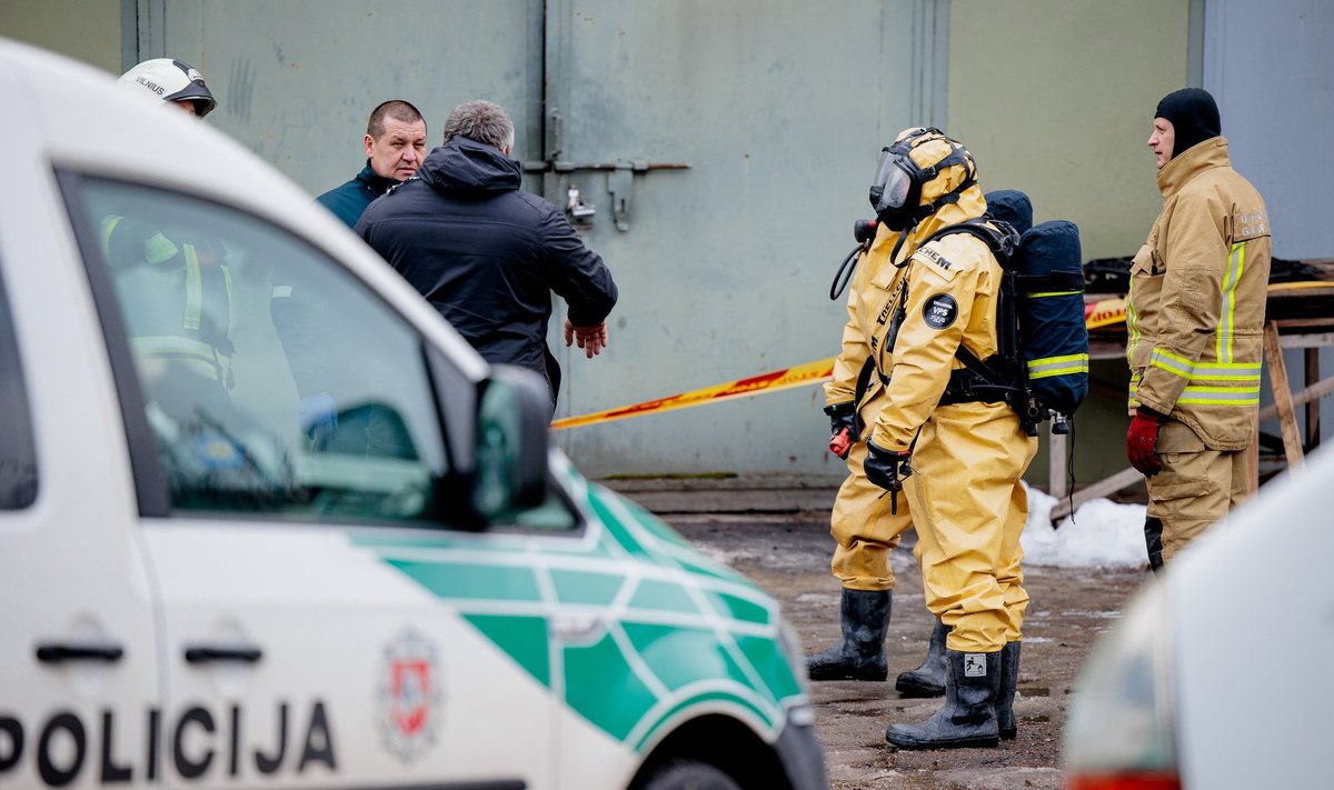 Vilniaus rajone išsiliejo neaiškios medžiagos - Delfi