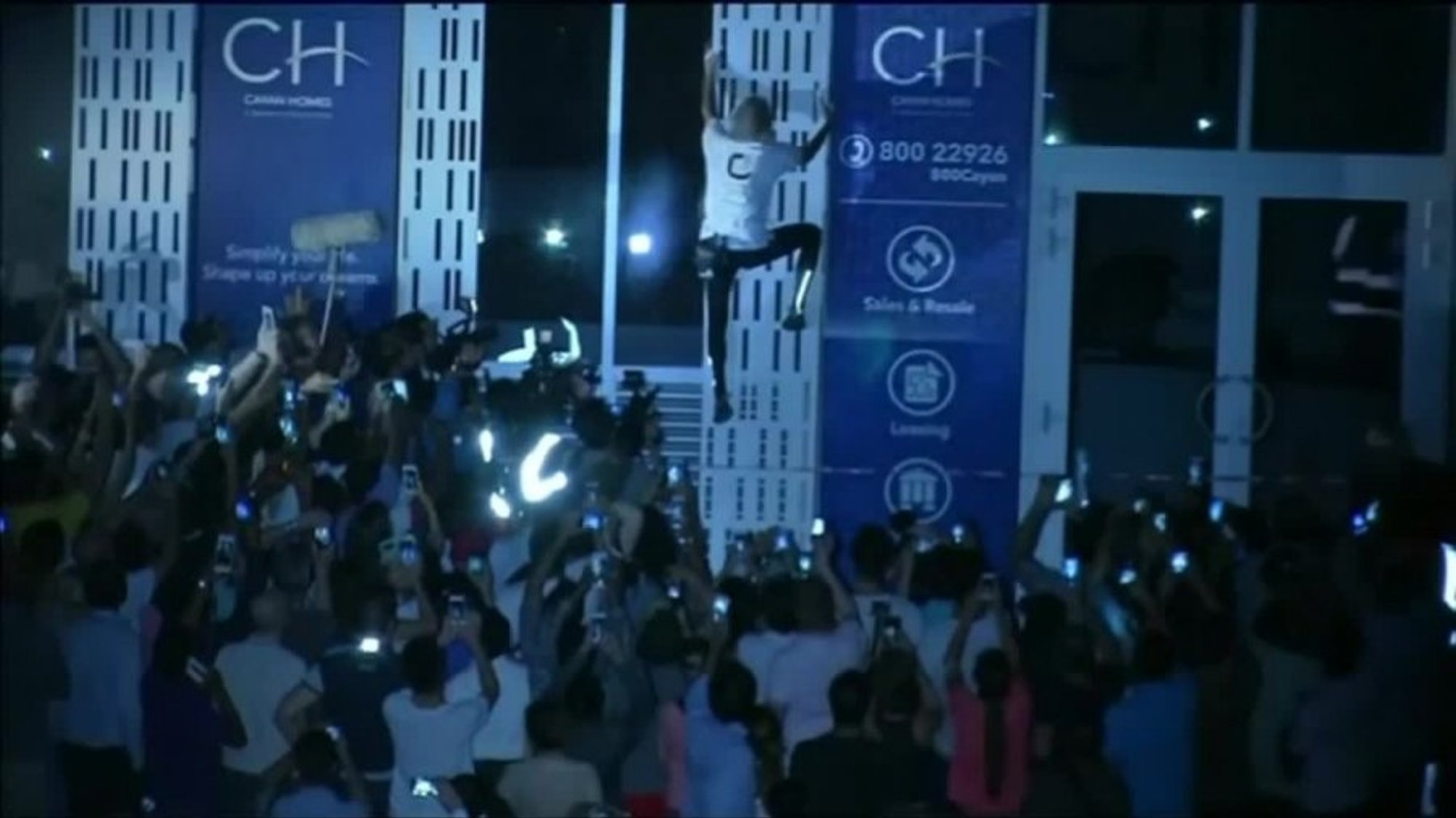 „Žmogus - voras“ įkopė į vieną aukščiausių Dubajaus dangoraižių - Delfi TV