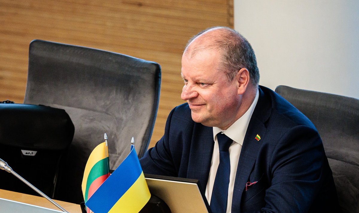 Skvernelis susitiko su Nausėda - Delfi