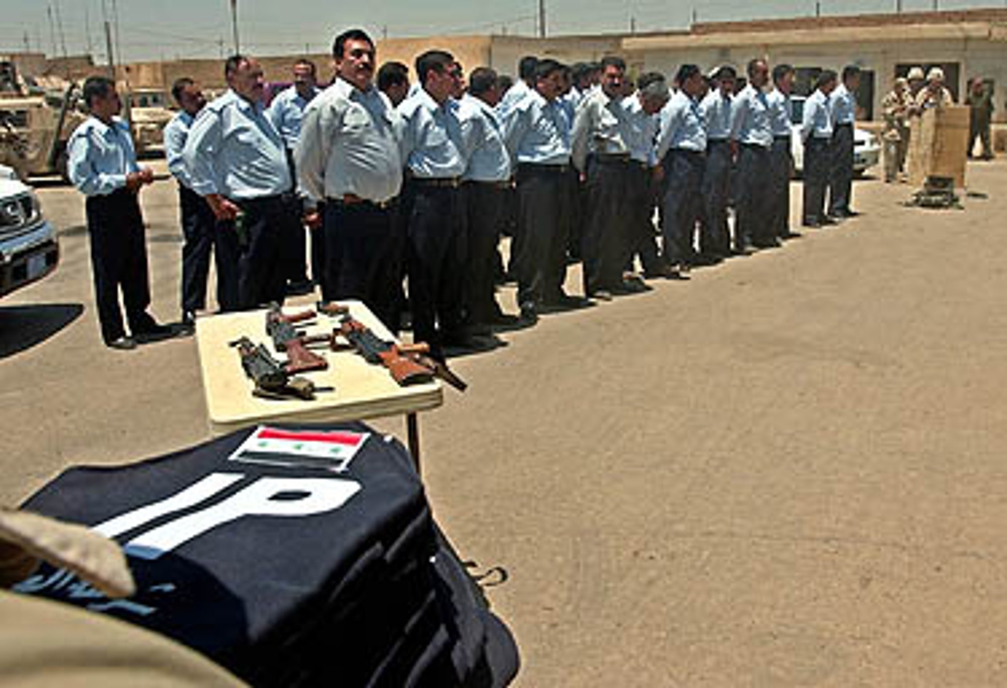 Mosule sužeisti 2 irakiečių policininkai ir vertėjas - Delfi