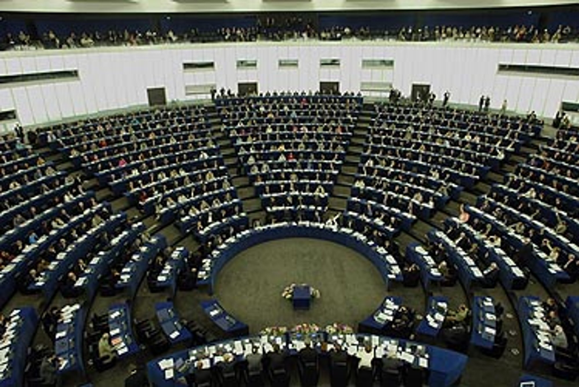 Europos Parlamentas ragina ES nares sekti Didžiosios Britanijos ...