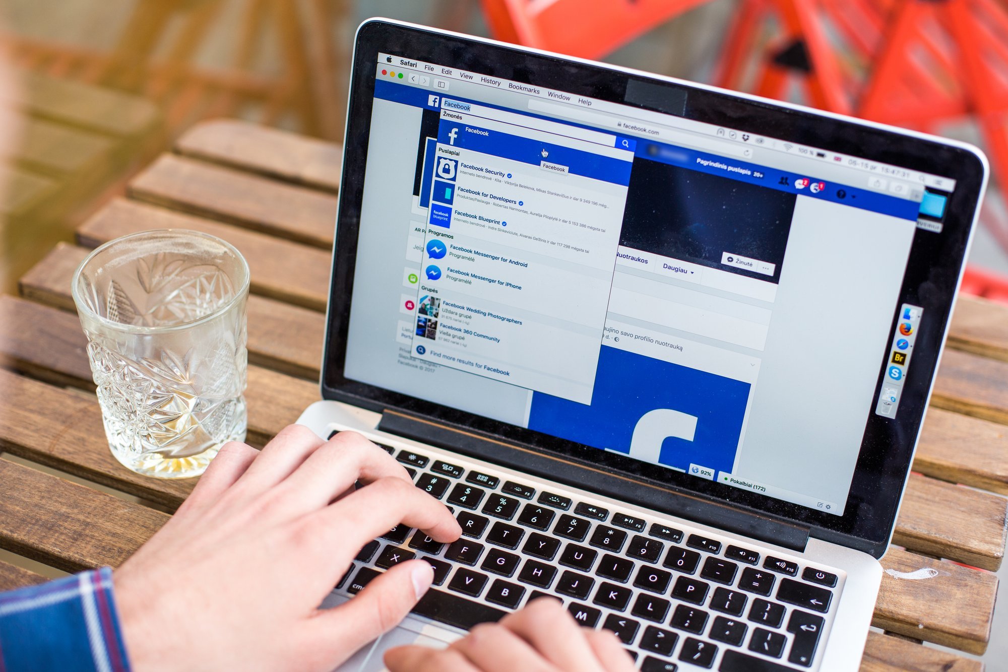 Atskleidė, kaip skiriasi tikrasis mūsų gyvenimas nuo rodomo feisbuke ...