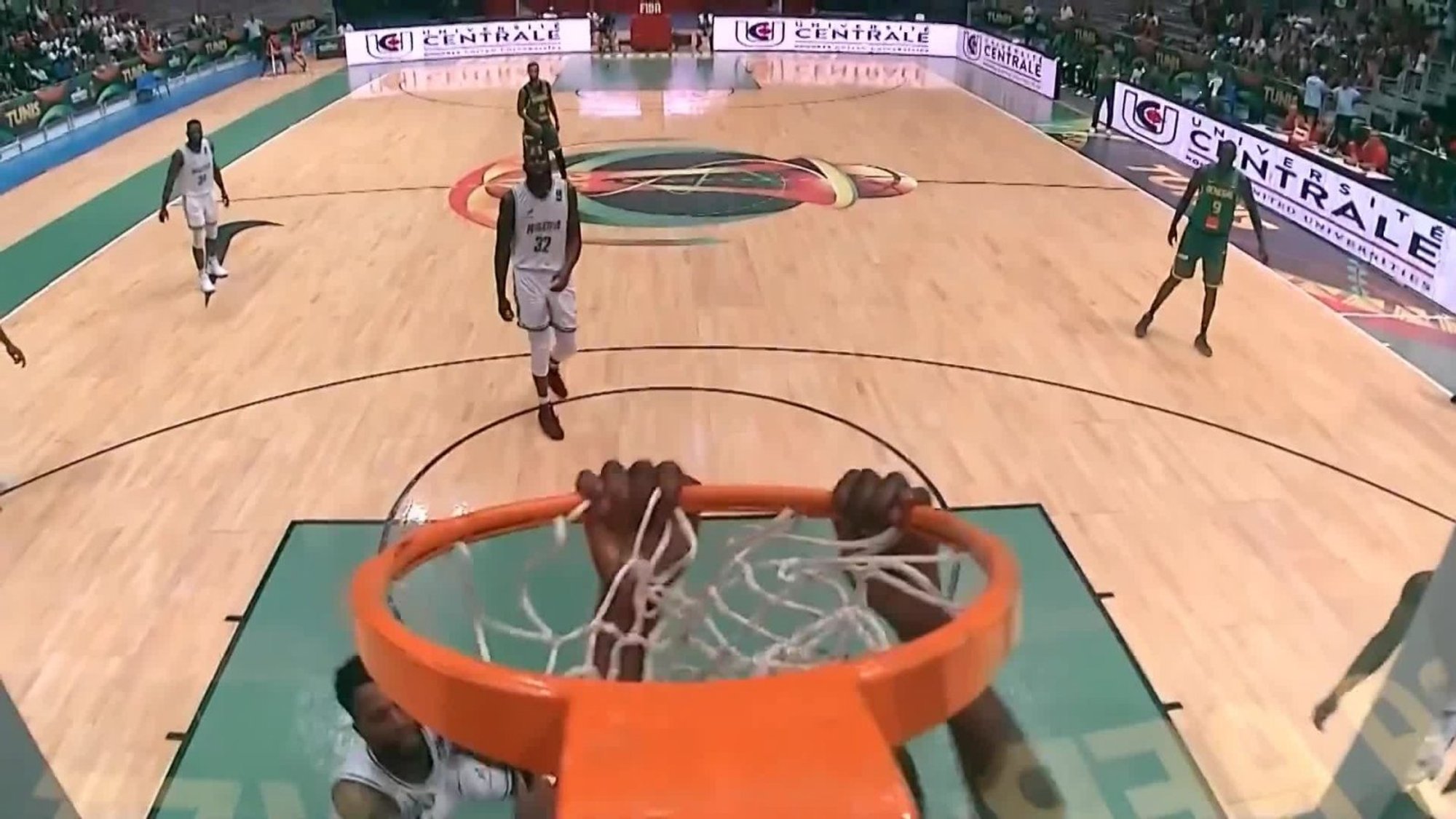 Dėjimo būta tokio galingo, kad net suskilinėjo lenta - Delfi video