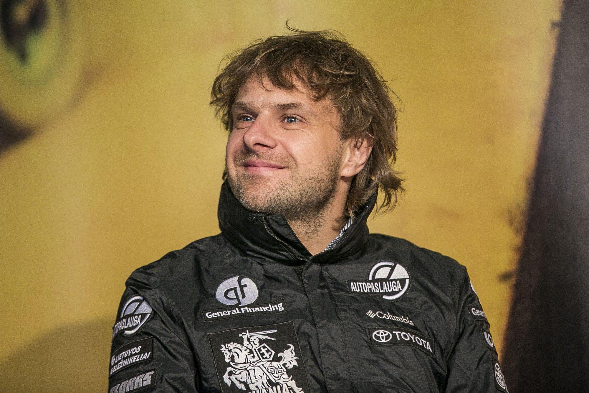 Benediktas Vanagas atsidūrė moters kūno linijų trasoje - Delfi gyvenimas