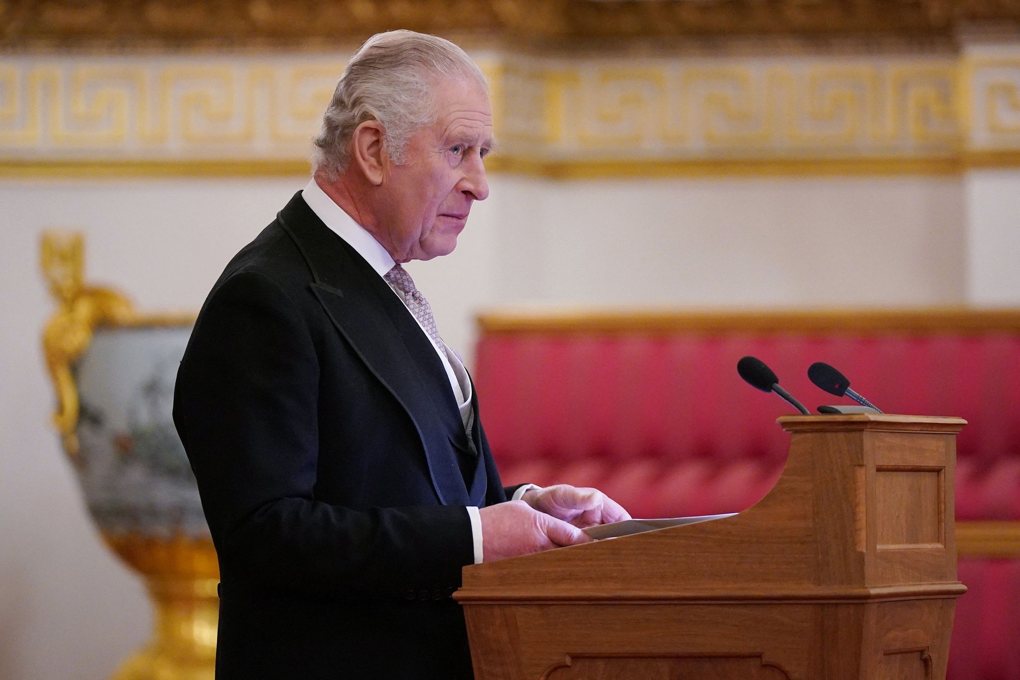 Karalius Karolis III pagerbė žuvusius britų karius - Delfi