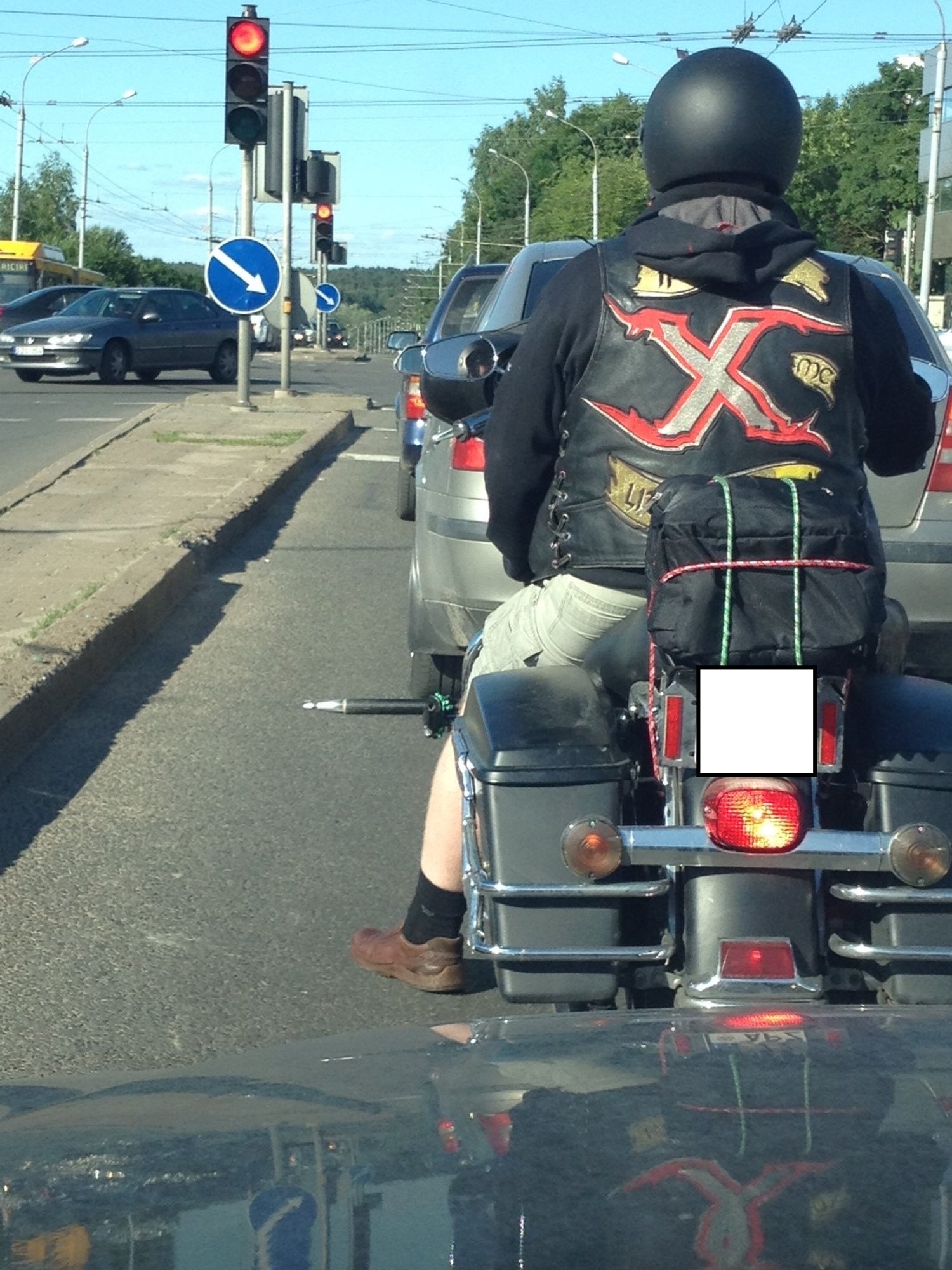 Grėsmingai atrodantis motociklas – automobiliams gadinti? - Delfi auto