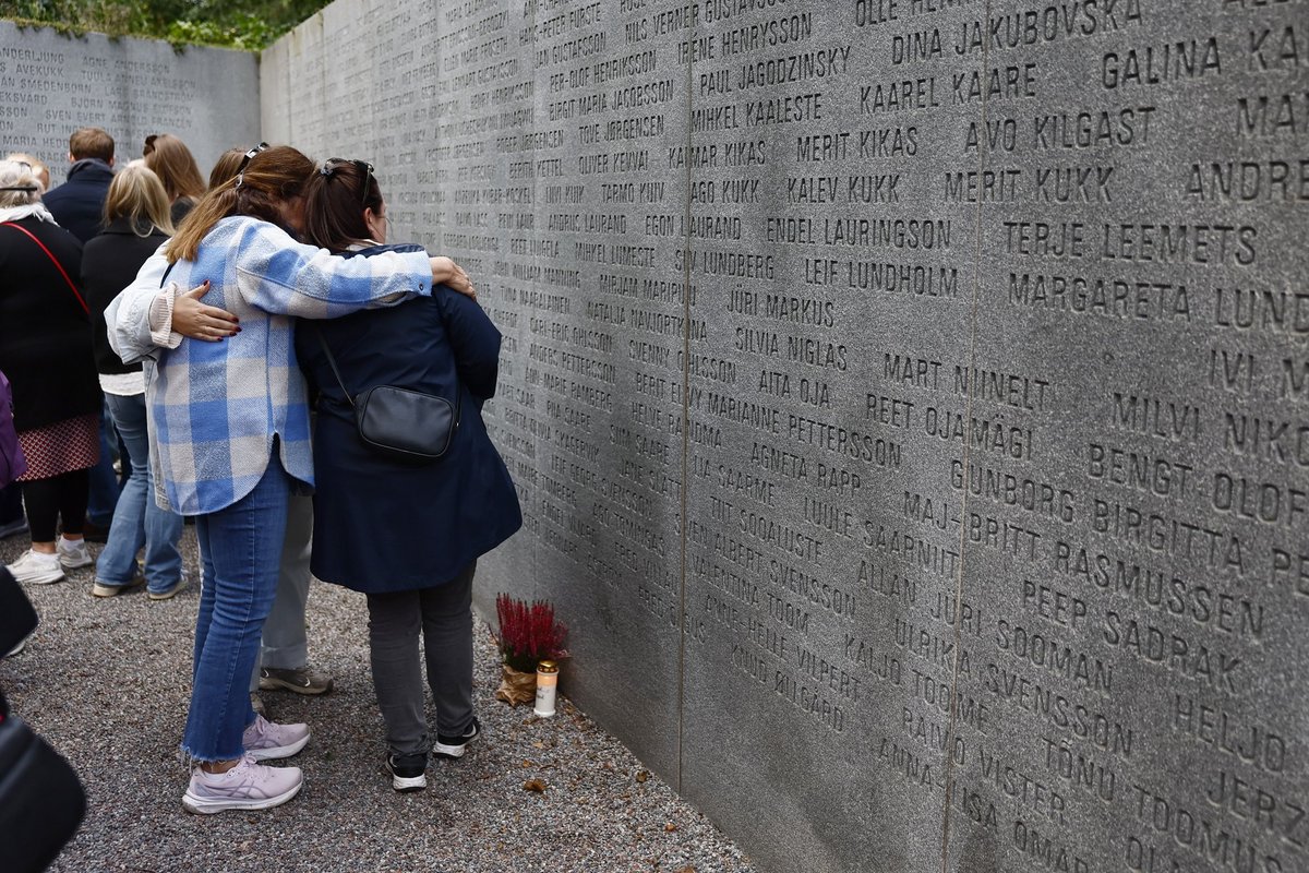 Paminėtos 30-osios kelto „Estonia“ katastrofos metinės - Delfi