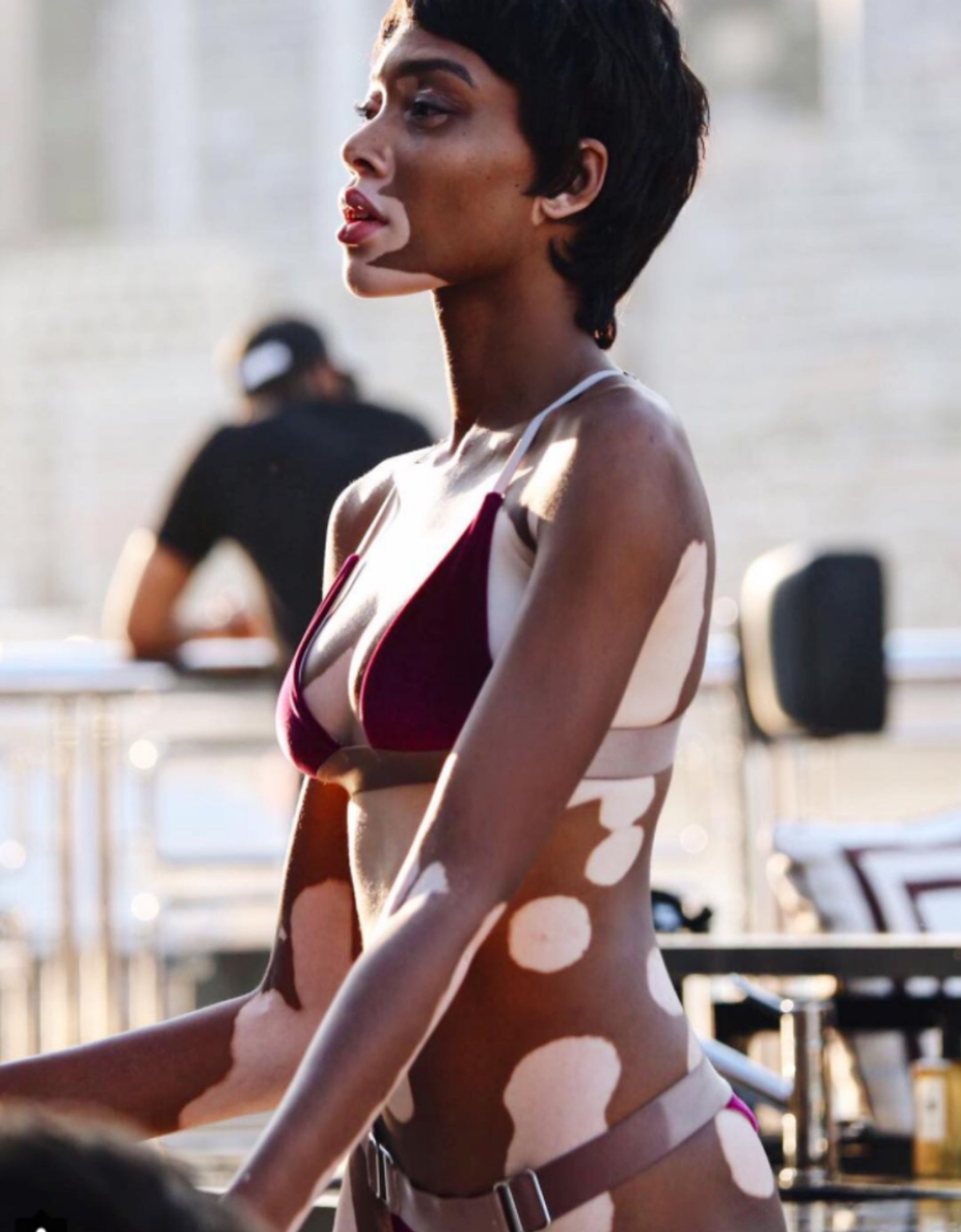 Baltme serganti L. Hamiltono mylimoji pasidalijo erotiška asmenuke be ...