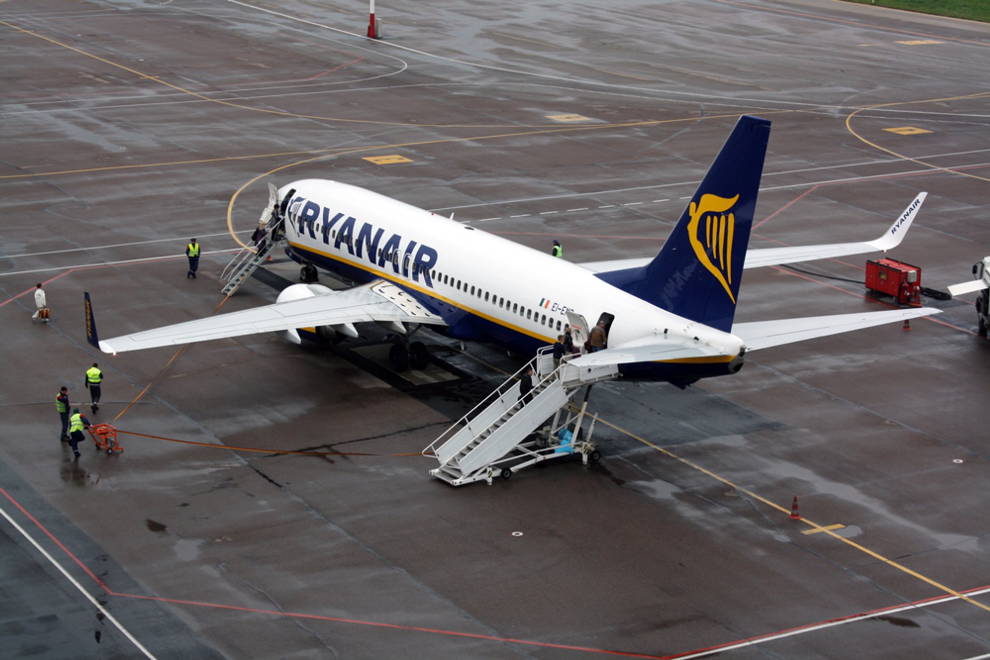 В самолете Ryanair "застряли" летевшие в Испанию отдыхающие - Delfi RU
