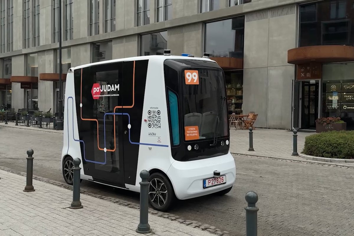 Vilniuje važinėjantis autonominis autobusas nukentėjo nuo vandalų ...